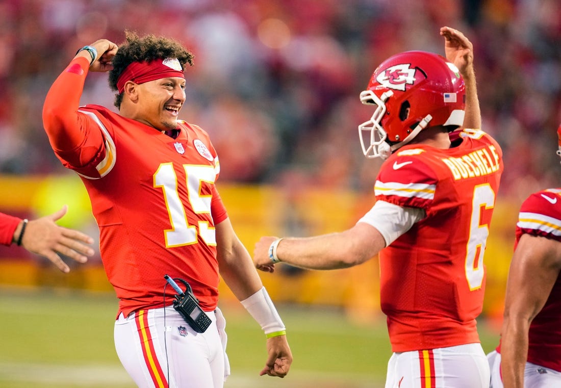 NFL preseason roundup: Chiefs honor late Len Dawson - Field Level Media ...