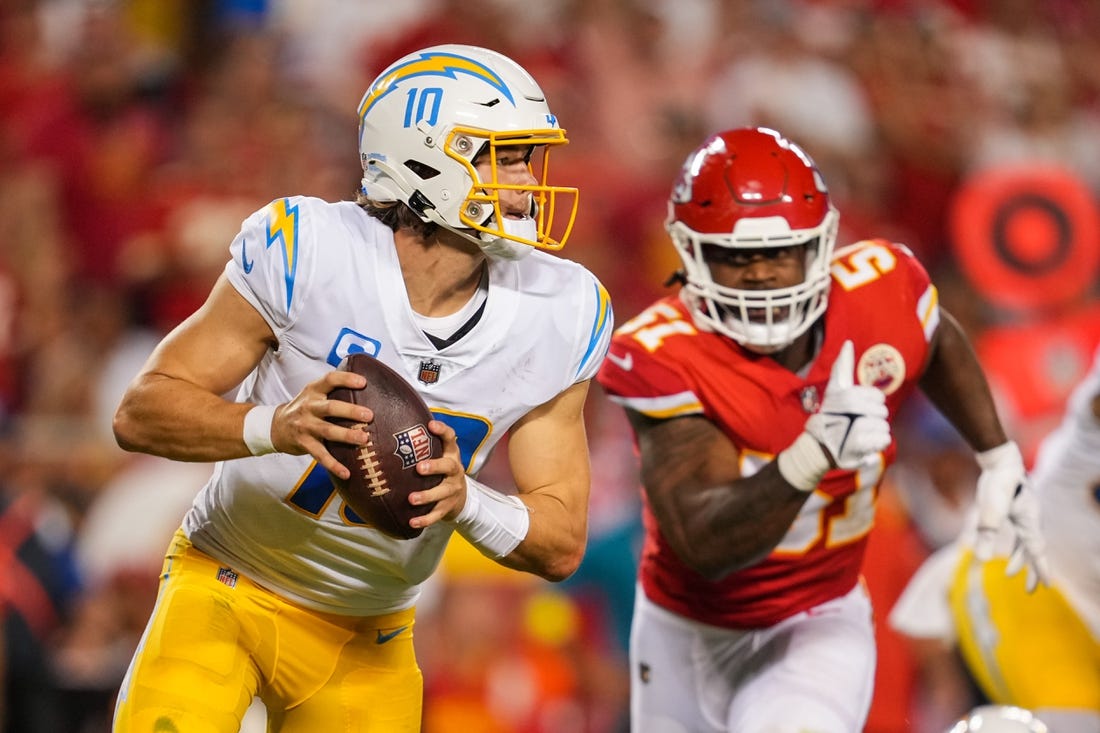 Chargers QB Justin Herbert (ribs) active vs. Jaguars - Field Level ...