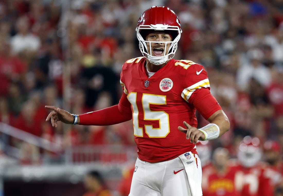 Chiefs score 28 first-half points, sail past Bucs - Field Level Media ...