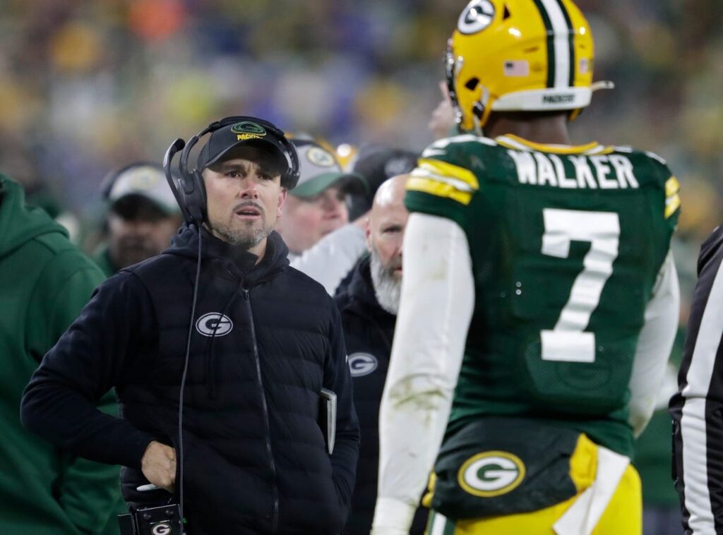 Packers LB Quay Walker apologizes for shoving trainer - Field Level ...