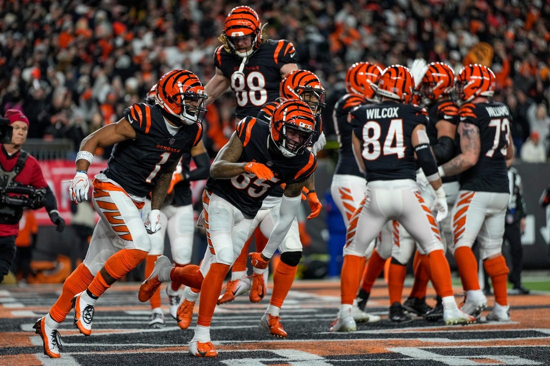 Bengals knock off Ravens on historic fumble return TD - Field Level ...