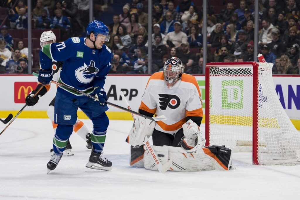Elias Pettersson racks up 5 points as Canucks beat Flyers - Field Level Media - Professional ...