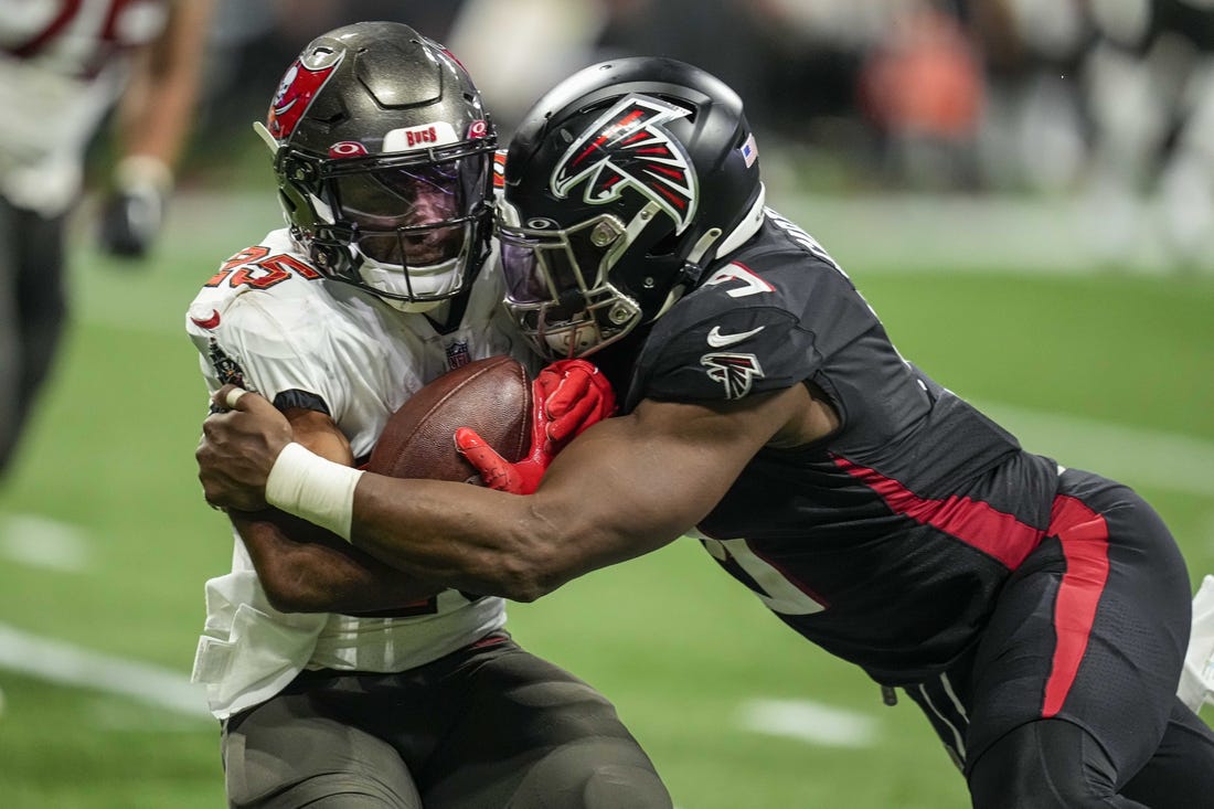 Lorenzo Carter returns to Falcons on 2-year deal - Field Level Media ...