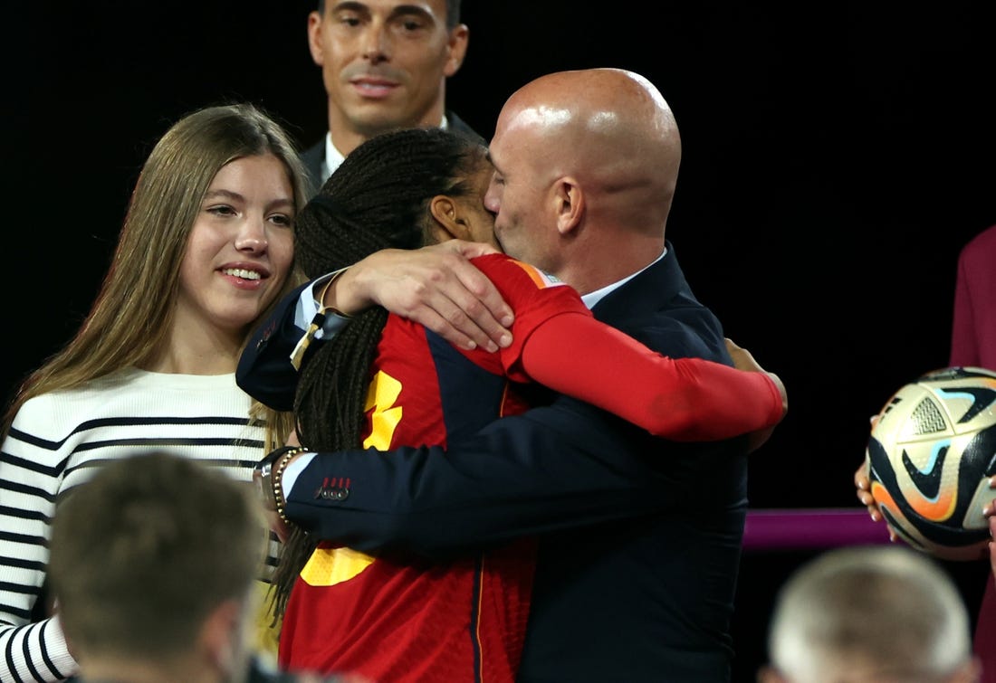FIFA suspends Spain federation president for kissing player - Field ...