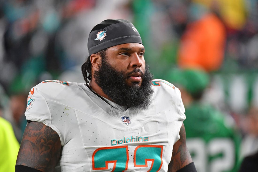 Dolphins place OL Isaiah Wynn on IR, activate CB Nik Needham - Field ...