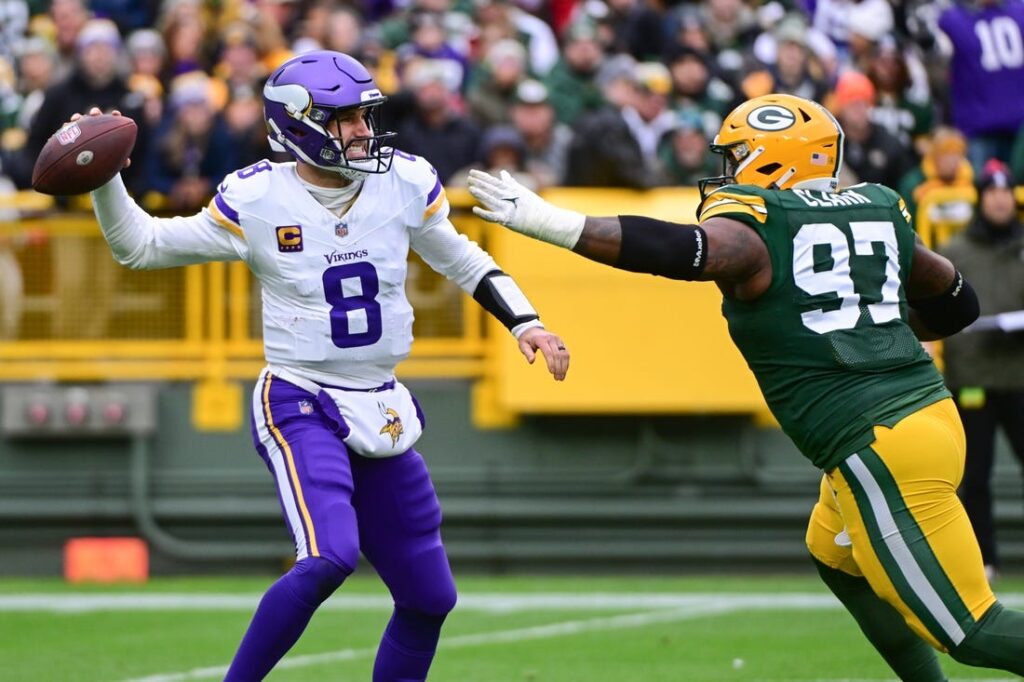 Vikings beat Packers, lose Kirk Cousins to injury - Field Level Media ...