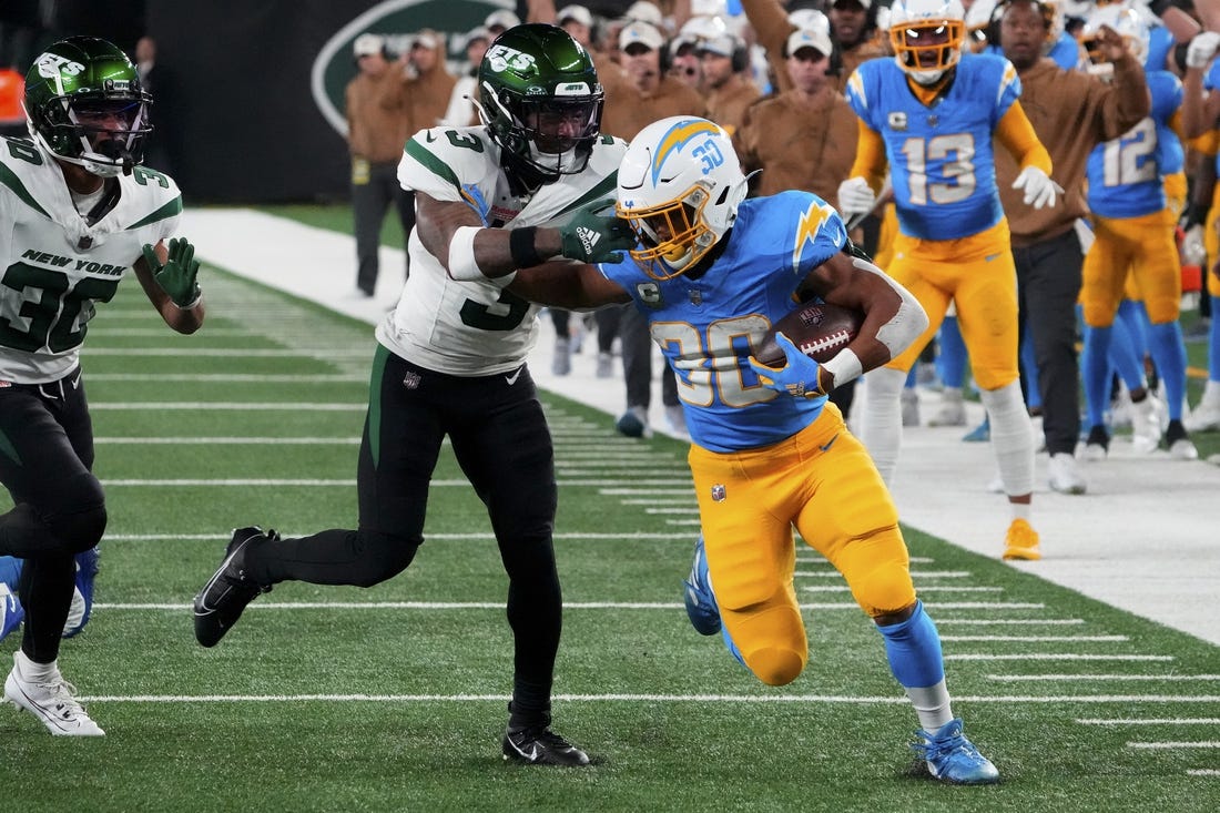 Derius Davis sets tone early as Chargers snuff Jets - Field Level Media ...