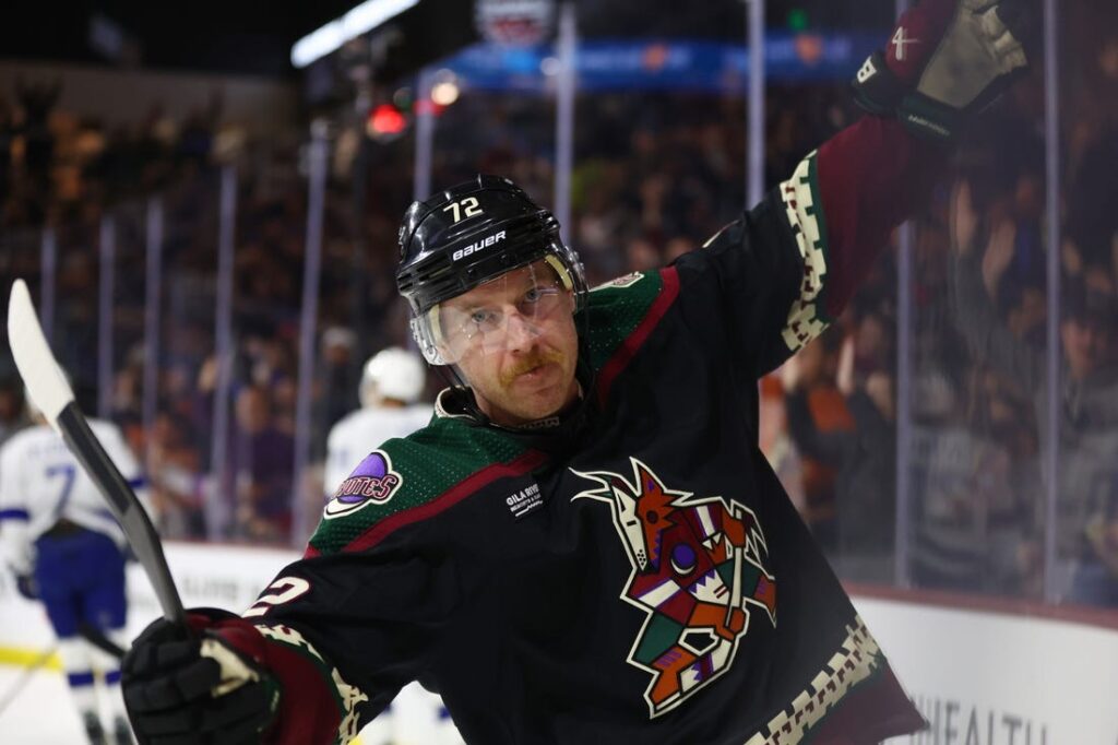 Michael Carcone scores twice as Coyotes trip Lightning - Field Level ...