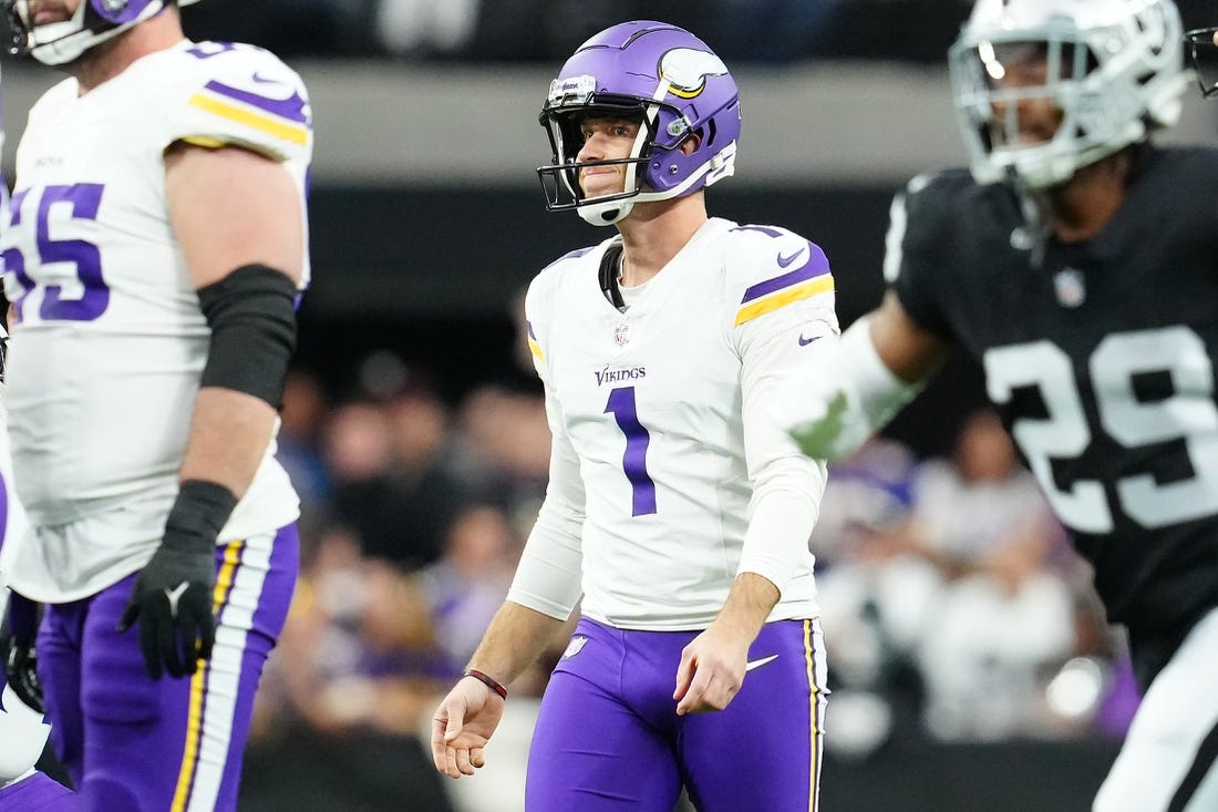 Late field goal lets Vikings beat Raiders 3-0 - Field Level Media ...