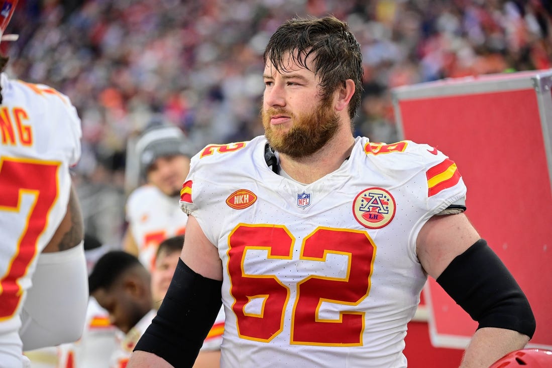 Chiefs rule out G Joe Thuney (pec), WR Skyy Moore (knee) - Field Level ...