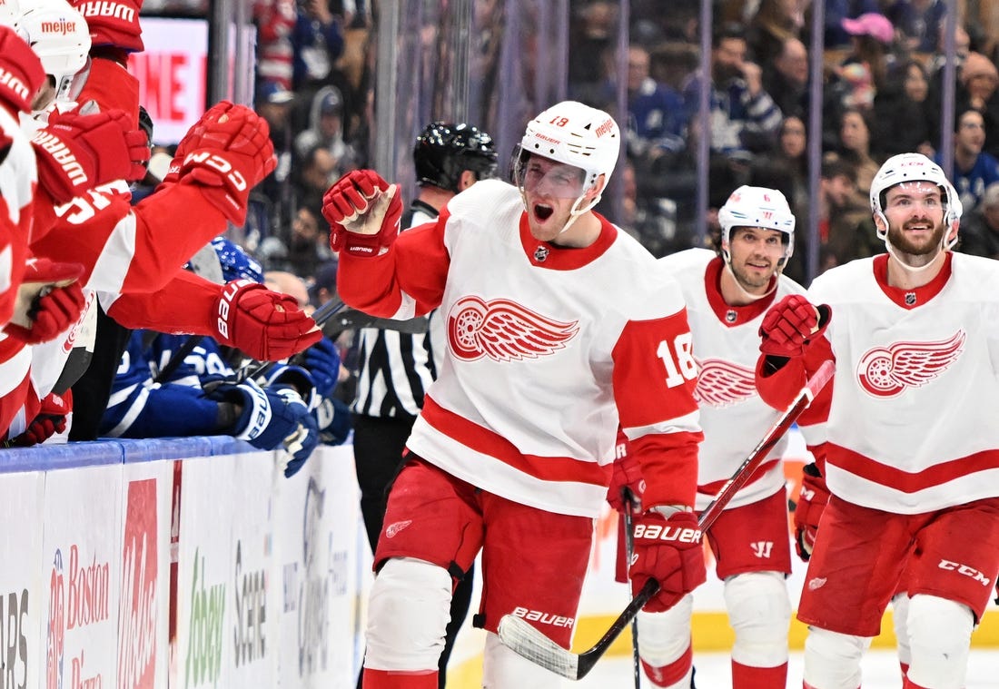 Red Wings score 3 in third period, knock off Leafs - Field Level Media ...