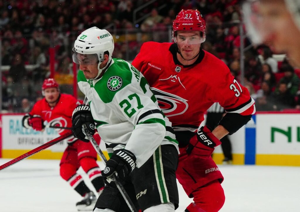 Stars edge Hurricanes to halt winless streak - Field Level Media ...