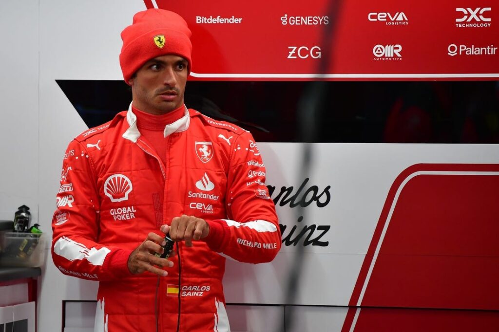 Carlos Sainz wins Australian Grand Prix, Max Verstappen DNF - Field ... Carlos Sainz wins Australian Grand Prix, Max Verstappen DNF - Field ...