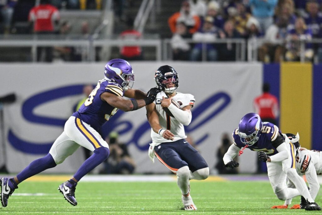 Texans land coveted free agent DE Danielle Hunter - Field Level Media ...