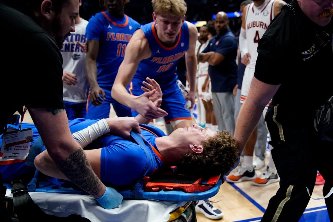 Florida C Micah Handlogten breaks leg in SEC title game - Field Level ...