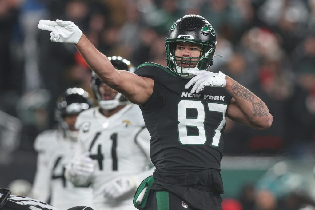 Report: Eagles signing TE C.J. Uzomah to 1-year deal - Field Level ...