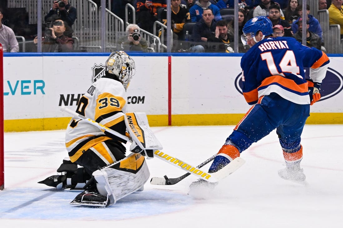 Simon Holmstrom's goal helps Islanders top Penguins - Field Level Media ...