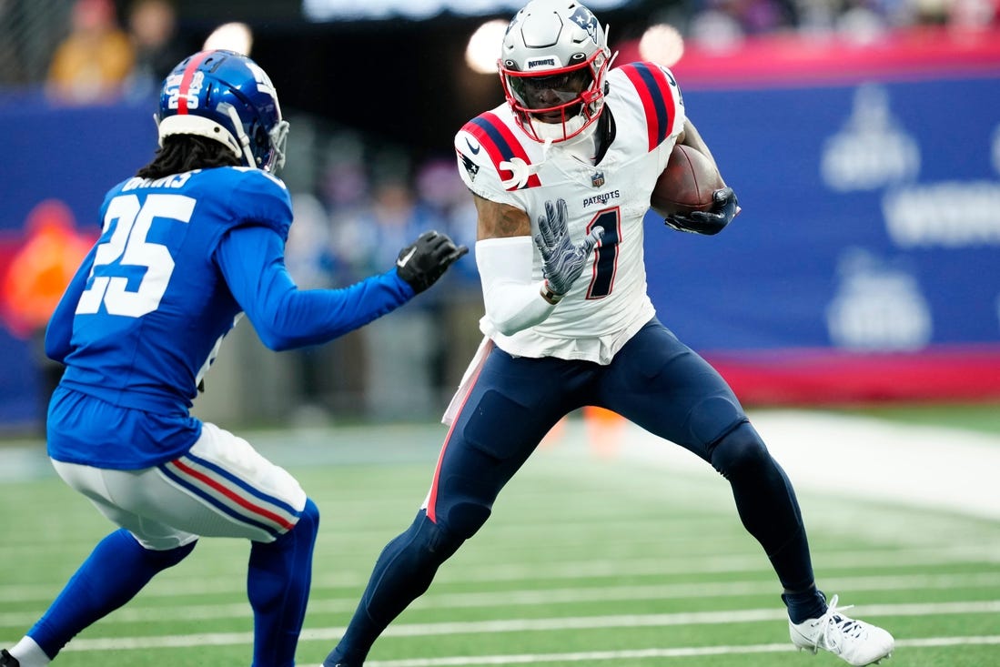 WR DeVante Parker retires 2 months after signing with Eagles - Field Level Media - Professional ...