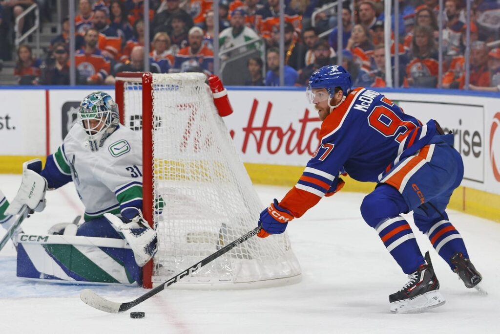 Oilers level series vs. Canucks thanks to last-minute goal - Field ...