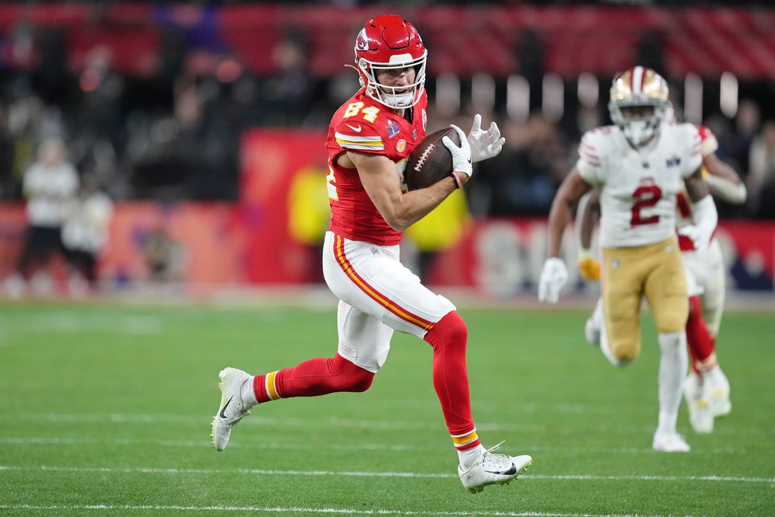 Chiefs WR Justin Watson injures foot in practice - Field Level Media ...