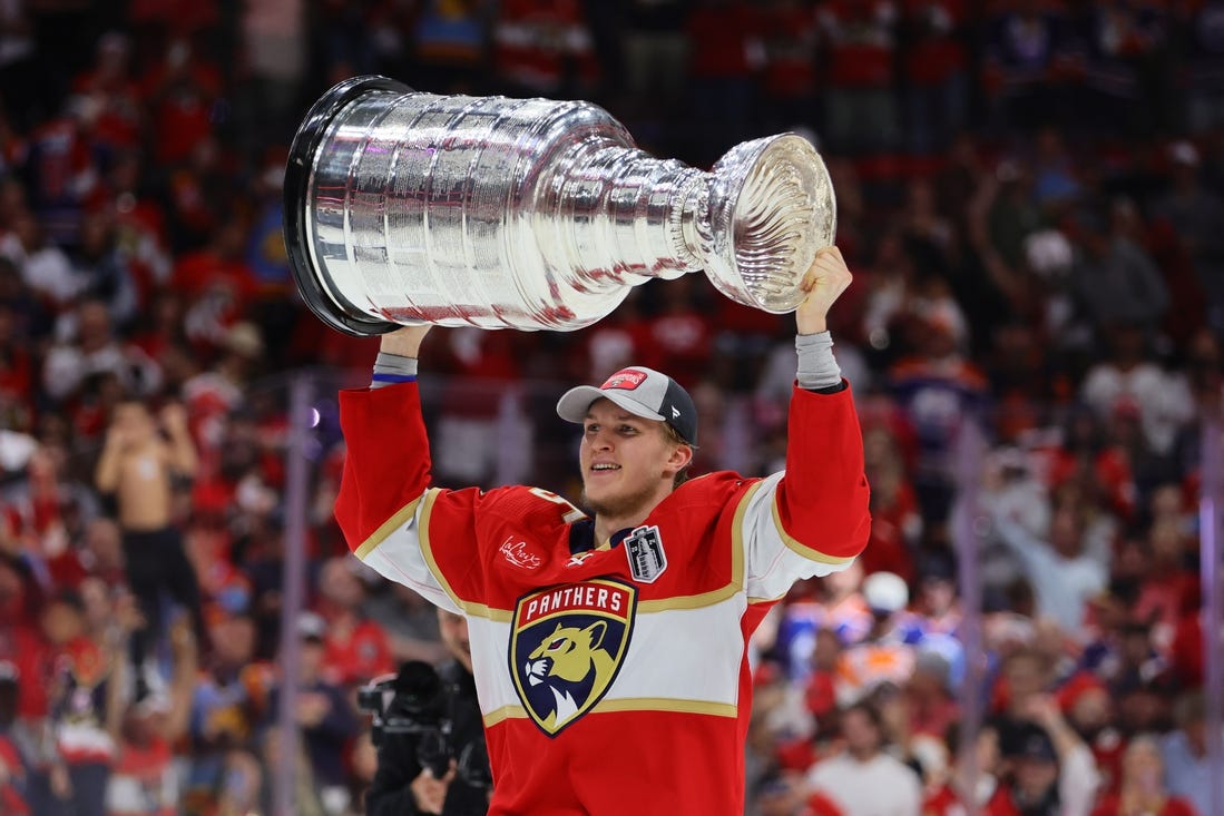 Panthers F Anton Lundell gets 6-year, reported $30M extension - Field ...