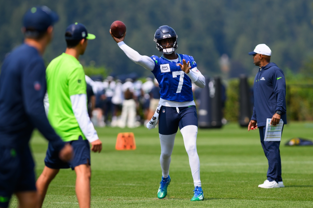 Seahawks QB Geno Smith to undergo tests on injuries - Field Level Media ...