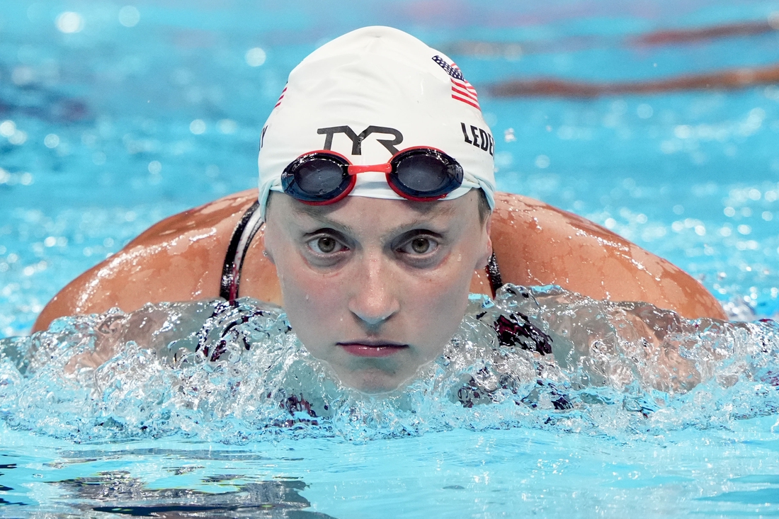 Katie Ledecky wins gold in 800 free for record 4th time - Field Level ...
