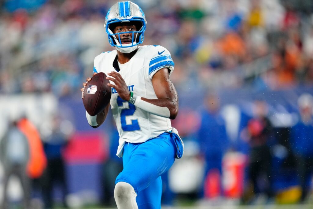 NFL preseason roundup: Eric Gray's 2 TDs lead Giants past Lions - Field ...