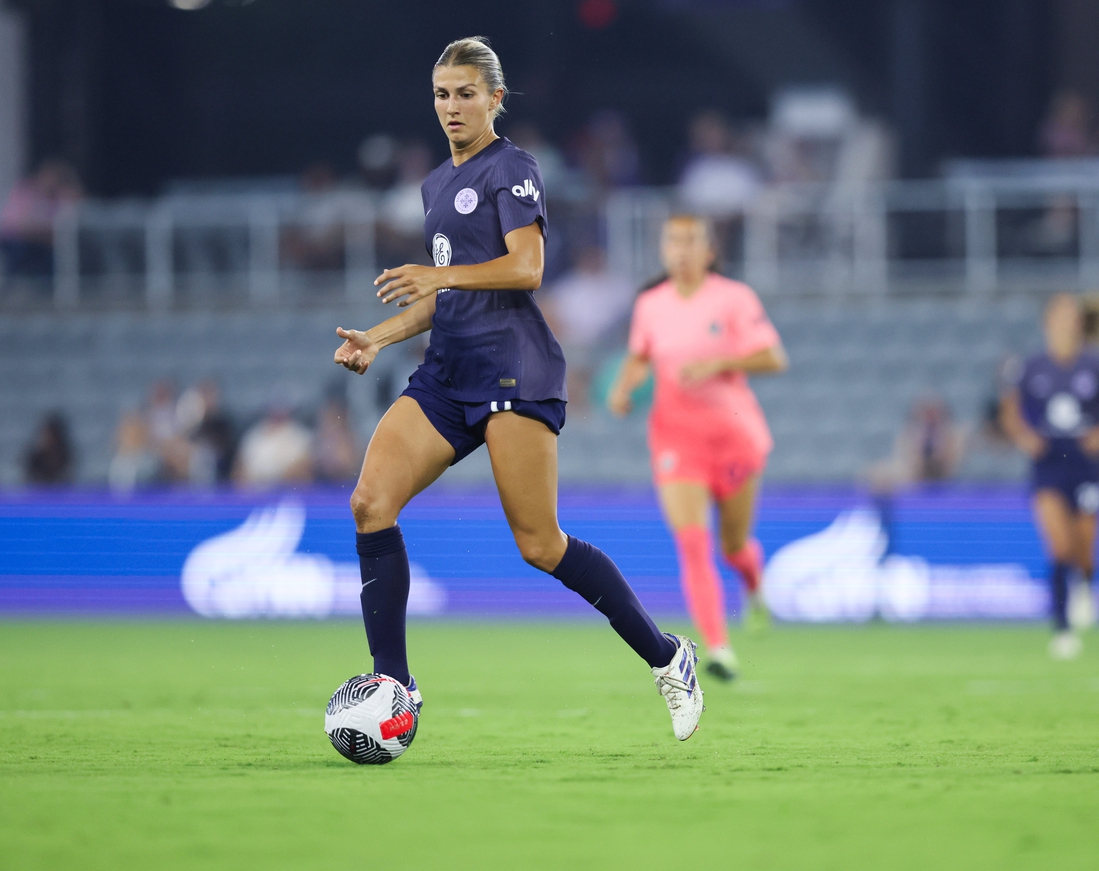 Racing Louisville extend F Kayla Fischer through 2025 - Field Level ...