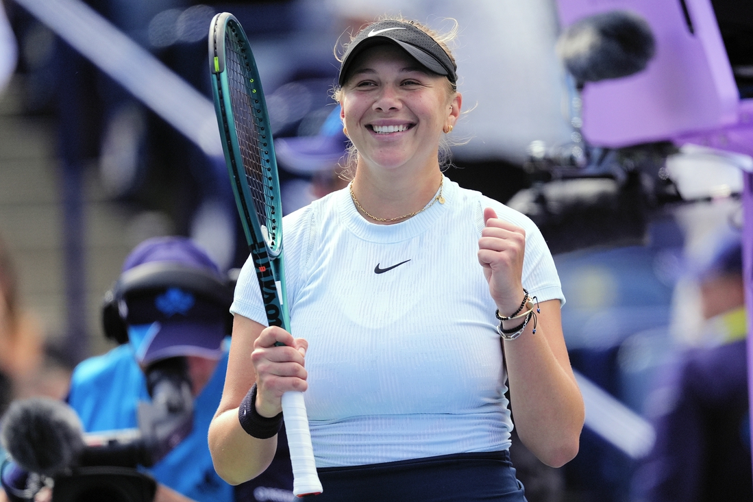 Amanda Anisimova soars into Toronto title match - Field Level Media ...