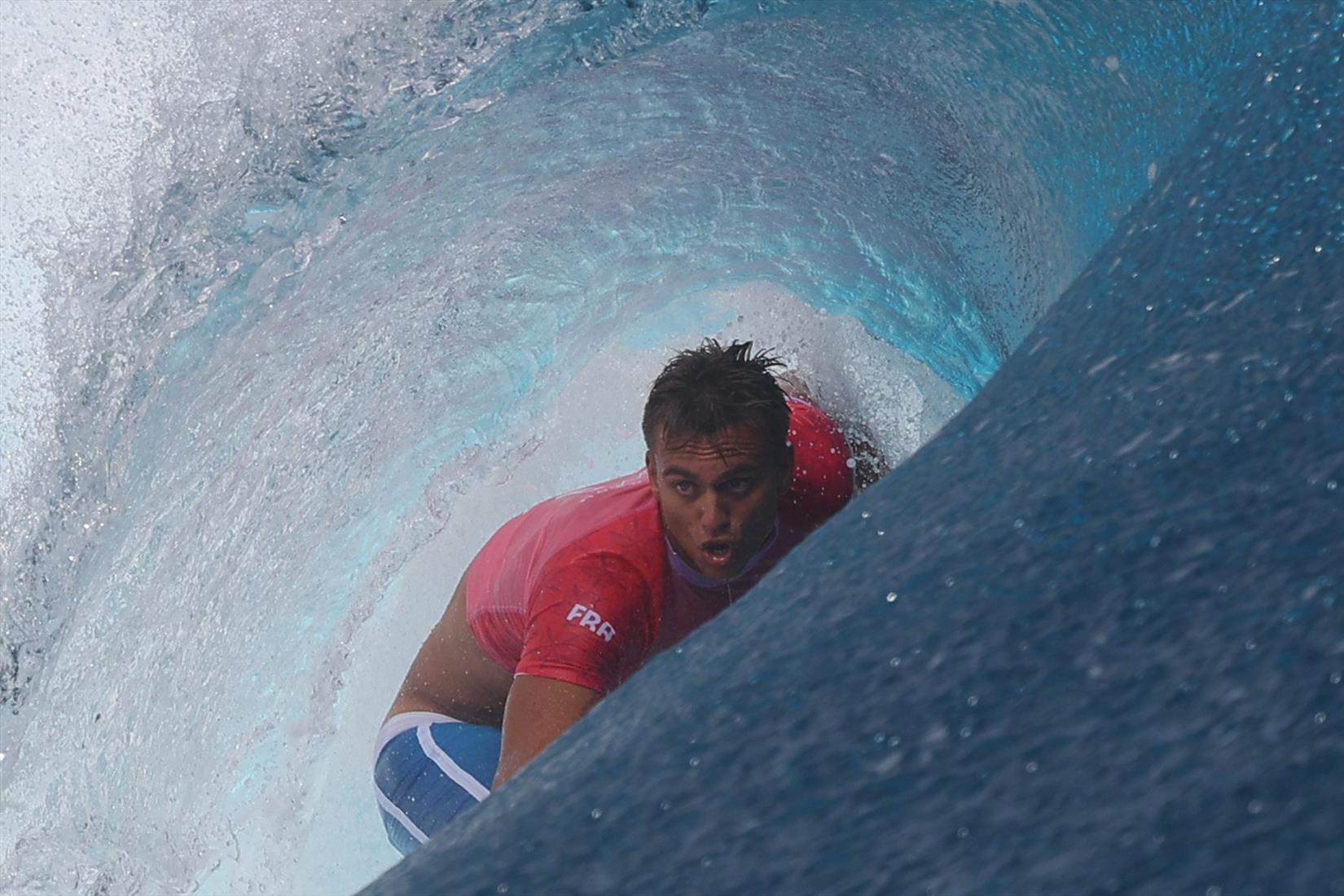 Joy and heartbreak for Tahiti at Olympic surfing competition - Field ...