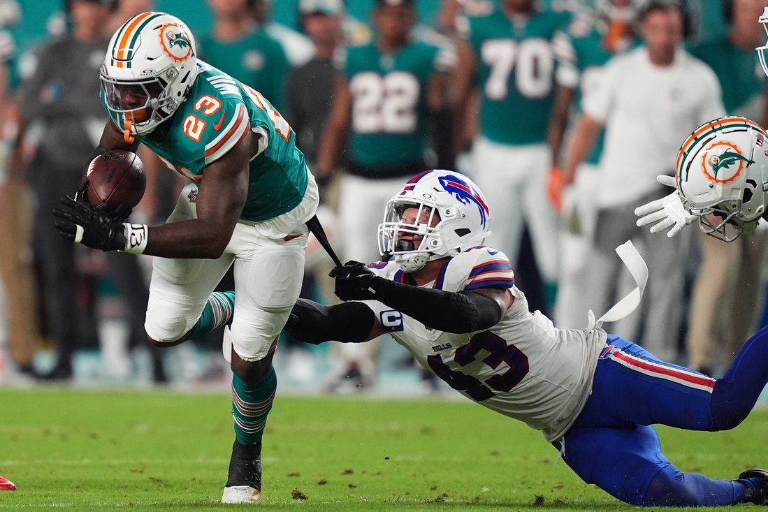 Reports: Bills LB Terrel Bernard has pec strain, avoids tear - Field ...