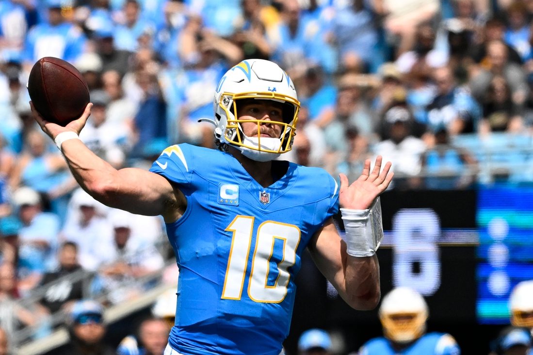 Chargers QB Justin Herbert (ankle) active vs. Steelers - Field Level ...