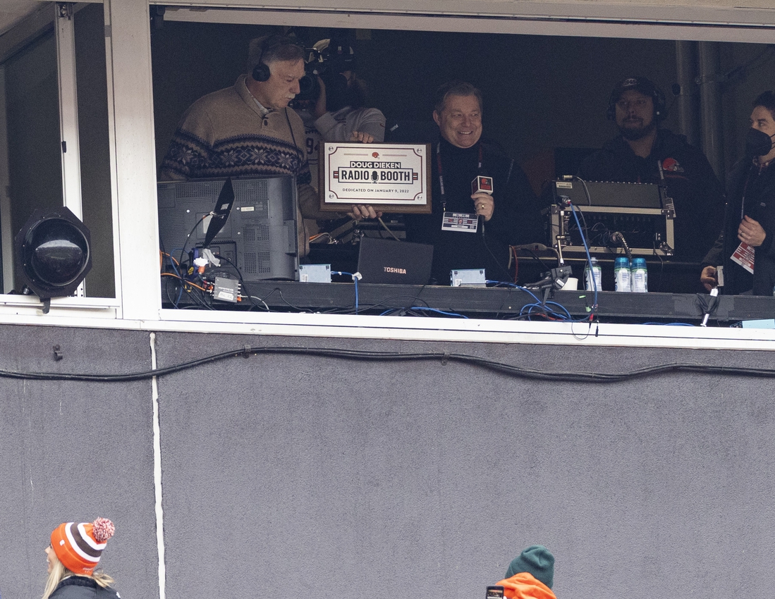 Browns radio announcer Jim Donovan dies of cancer at 68 - Field Level ...