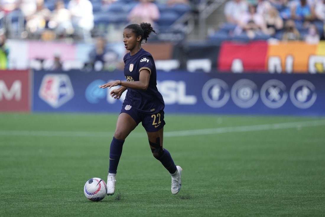 Reign D Ryanne Brown signs extension for 2025 season - Field Level ...