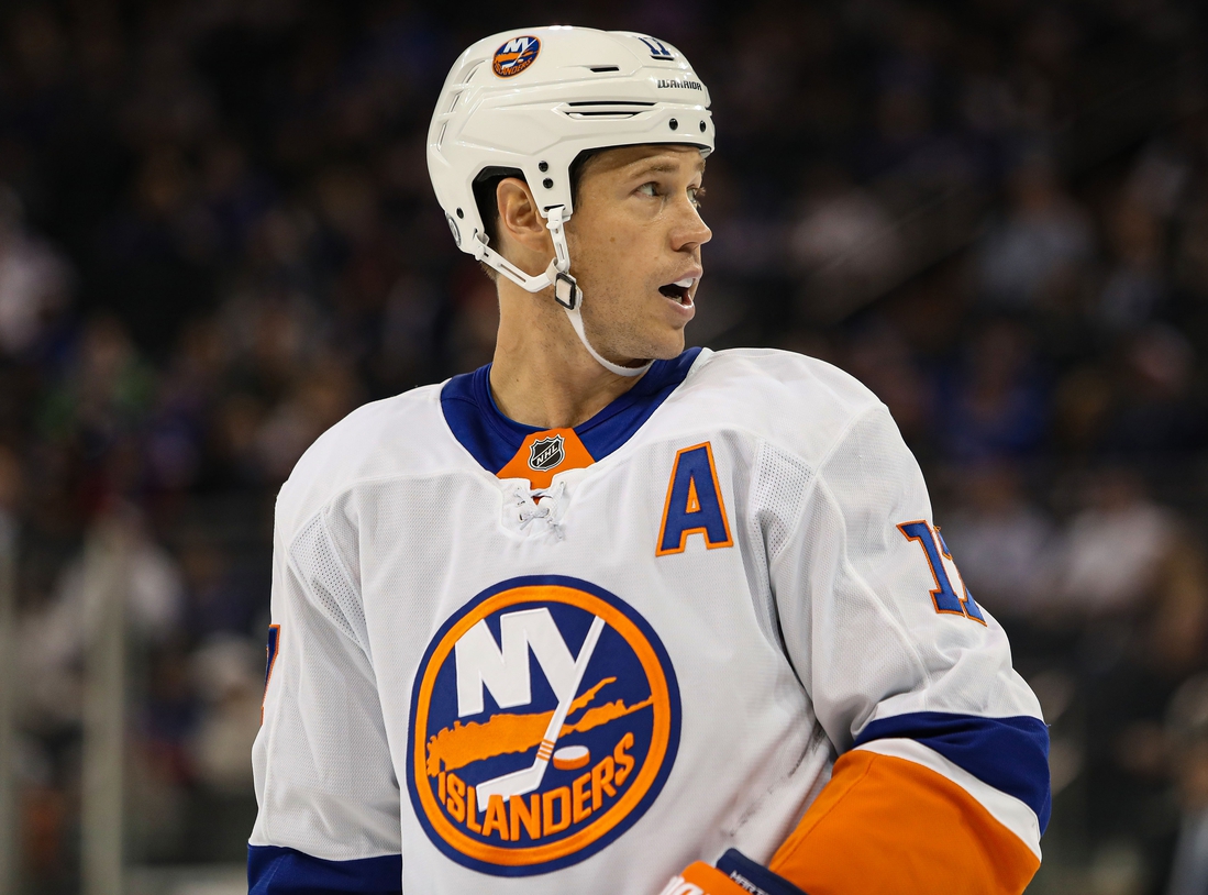 Islanders, rugged Matt Martin reach 1-year deal - Field Level Media ...