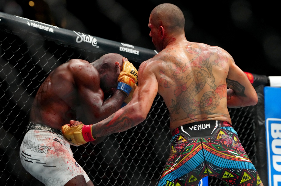 Defending champ Alex Pereira wins by TKO at UFC 307 - Field Level Media ...