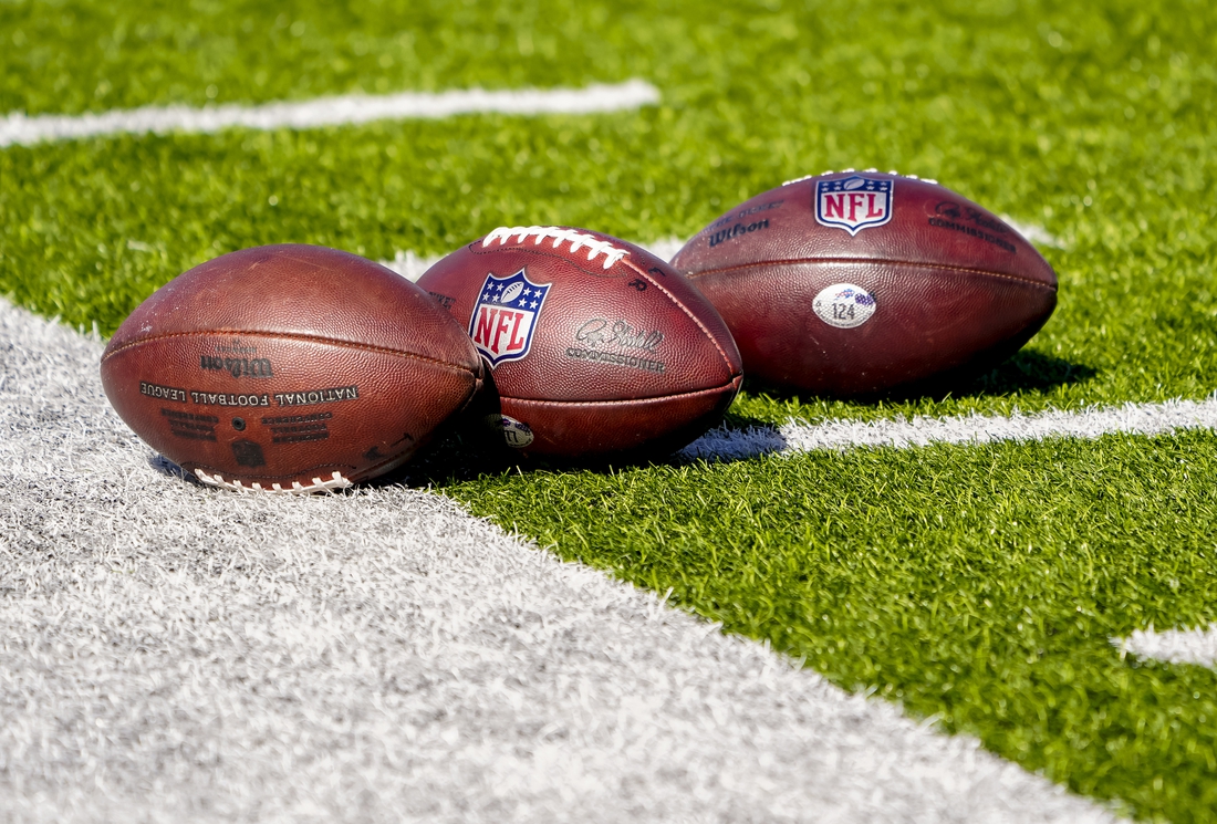 Jets OL Xavier Newman-Johnson (neck) carted off field - Field Level ...