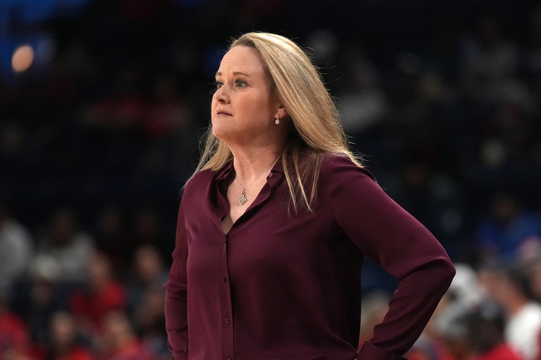 Lynne Roberts leaving Utah to coach Sparks - Field Level Media ...