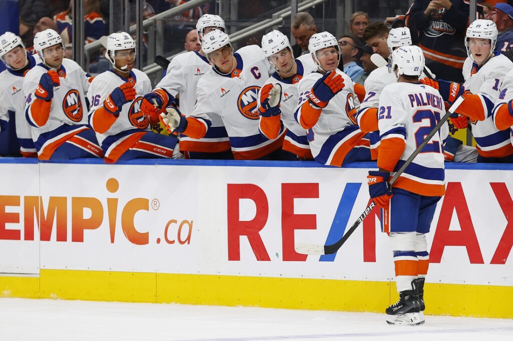 Islanders look to continue to pick up points in clash vs. Canucks ...