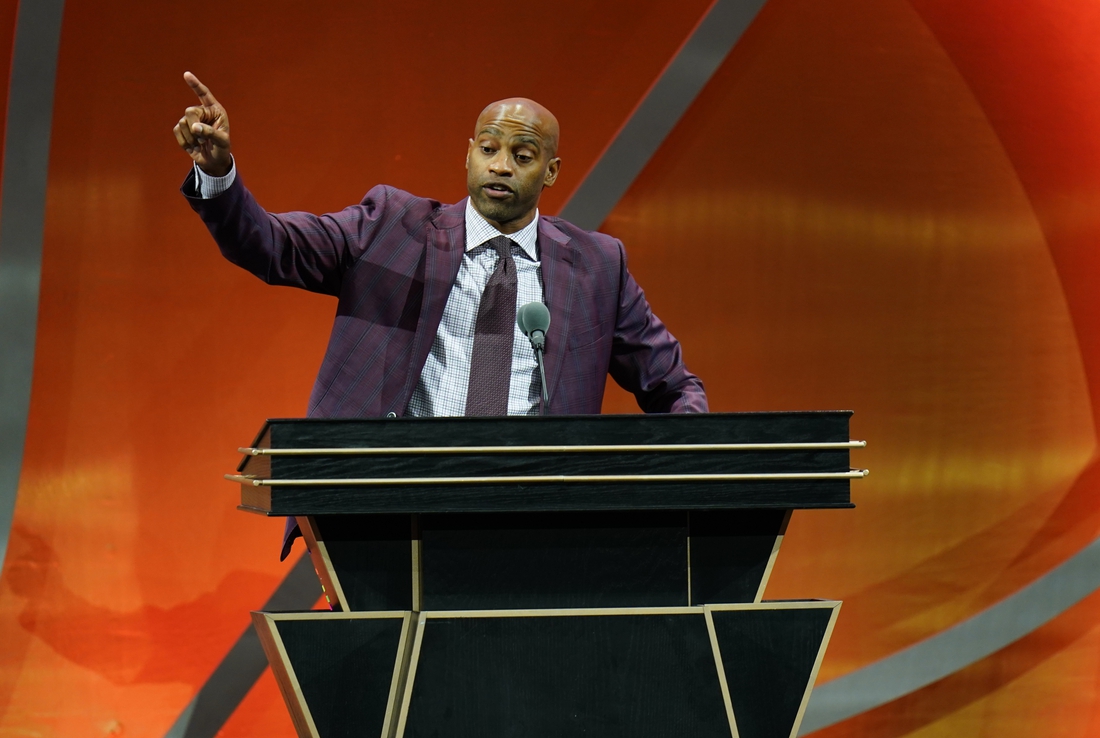 Vince Carter, Tracy McGrady, Jozy Altidore join Bills ownership - Field ...