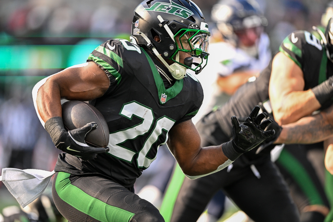 Jets RB Breece Hall (knee) active vs. Jaguars - Field Level Media ...