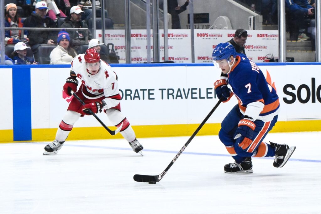 Islanders score 4 goals in 2nd period to down Hurricanes - Field Level ...