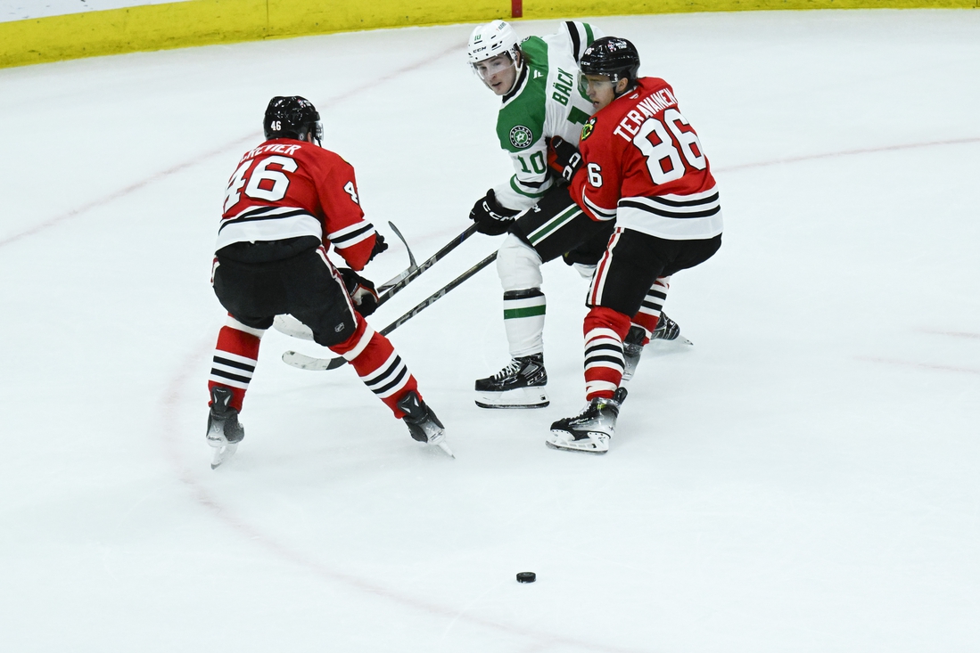 Stars score 5 straight goals to finish off Blackhawks - Field Level ...