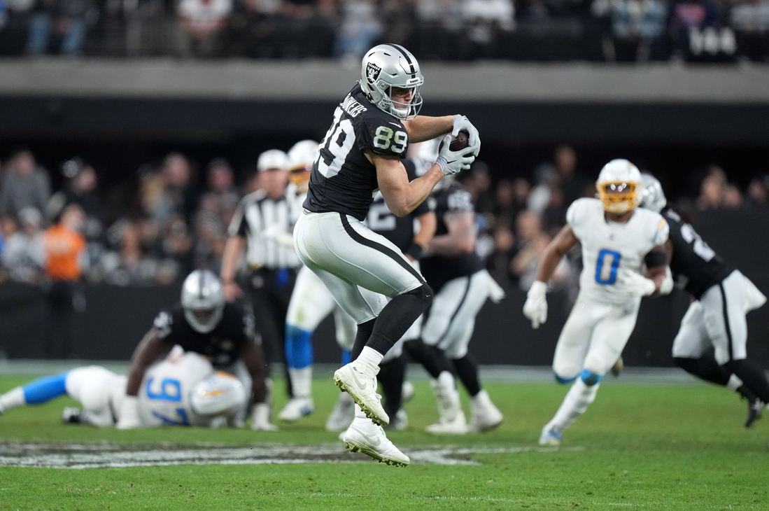 Raiders TE Brock Bowers sets rookie receptions mark - Field Level Media - Professional sports ...