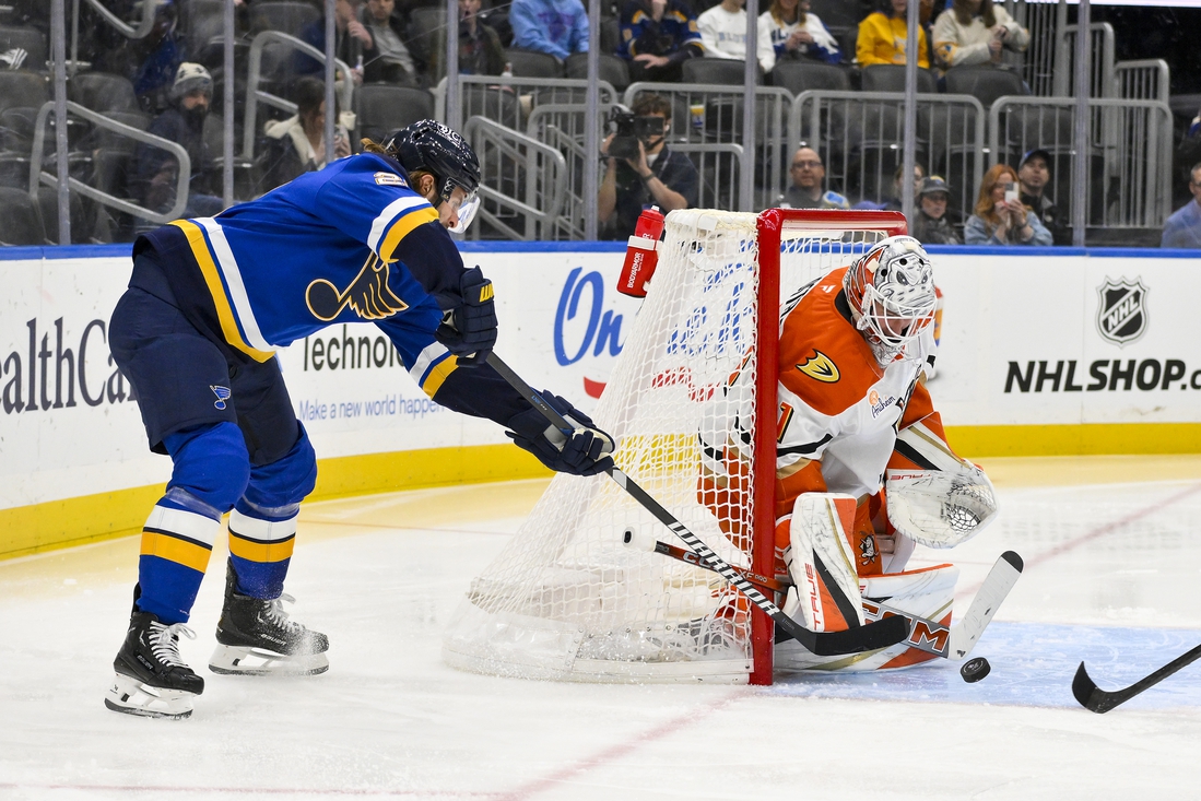 Brandon Saad To Have Contract Terminated By Blues Field Level Media Professional Sports