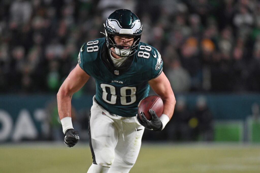 Eagles TE Dallas Goedert returns to practice, to play vs. Rams - Field ...