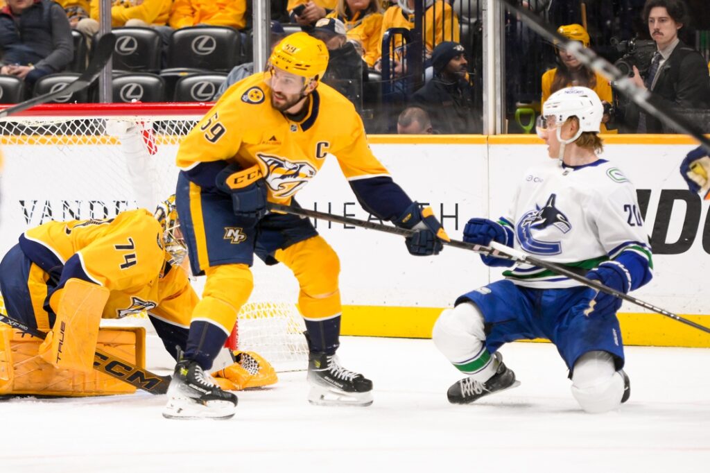 Canucks shut down Predators for 3rd straight win - Field Level Media ...
