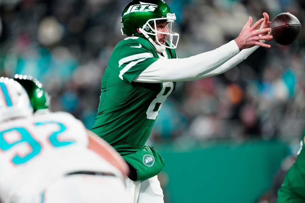 Reports: Giants switch QB focus to Aaron Rodgers - Field Level Media ...