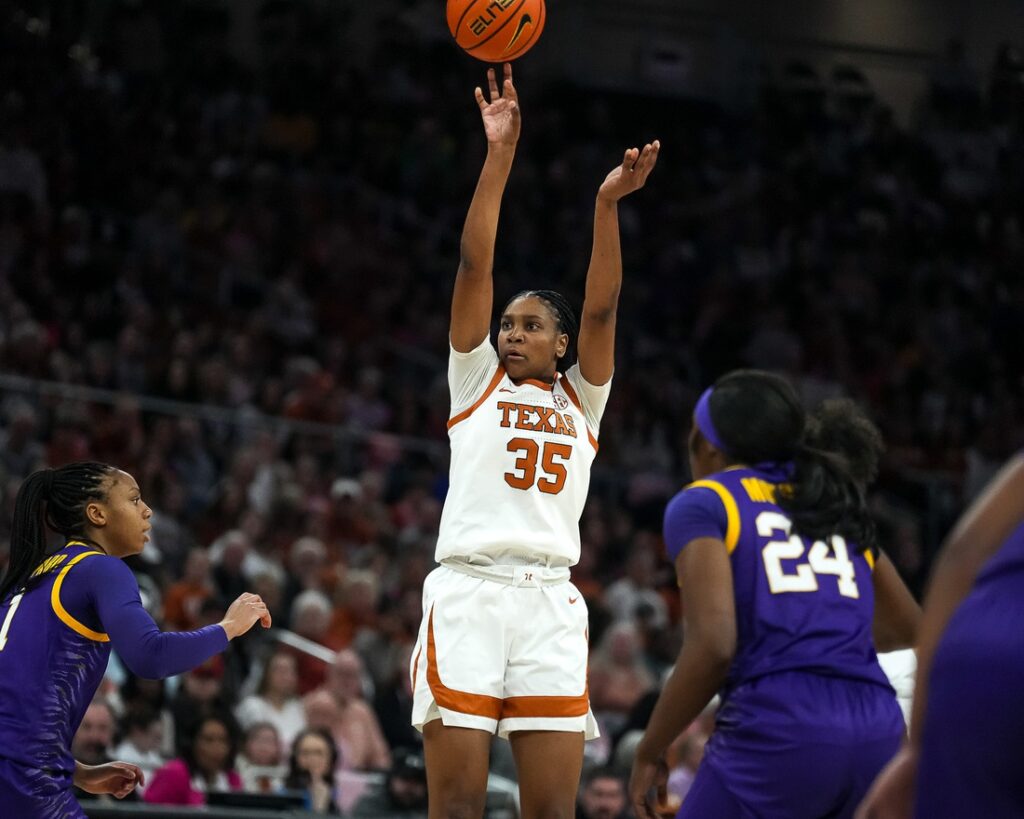 Texas soars to No. 1 for first time since 2004 - Field Level Media ...
